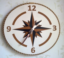 Orologio da parete decorativo con design a forma di rosa dei venti. 
